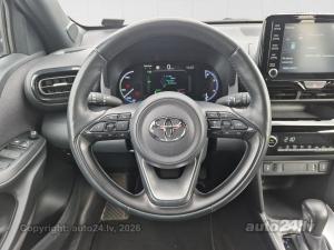White Toyota Yaris Cross 2024 in Tallinn, with an engine capacity of 1.50 L and mileage of 28 thousand km for 21990 €, photo 13 on AUTOMOTO.COM.LV