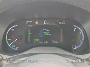White Toyota Yaris Cross 2024 in Tallinn, with an engine capacity of 1.50 L and mileage of 28 thousand km for 21990 €, photo 14 on AUTOMOTO.COM.LV