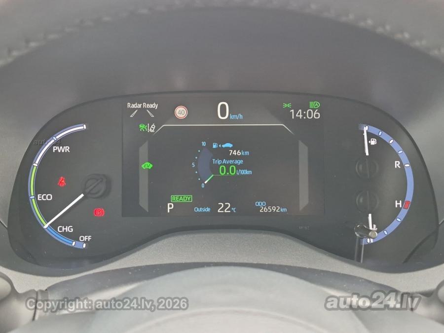 White Toyota Yaris Cross 2024 in Tallinn, with an engine capacity of 1.50 L and mileage of 28 thousand km for 21990 €, photo 14 on AUTOMOTO.COM.LV