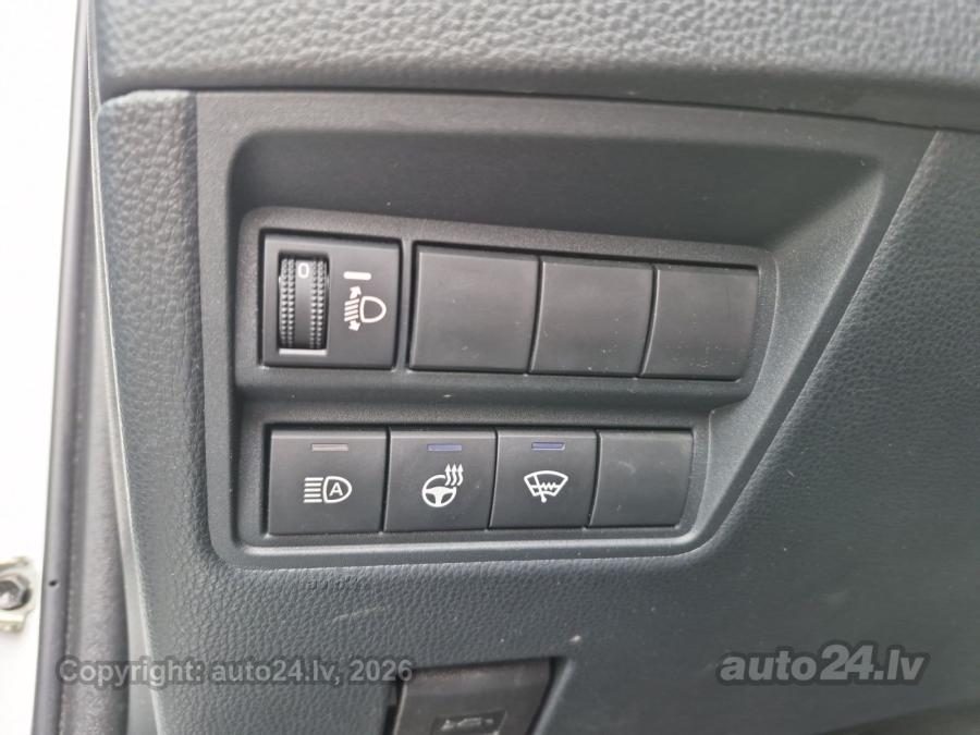 White Toyota Yaris Cross 2024 in Tallinn, with an engine capacity of 1.50 L and mileage of 28 thousand km for 21990 €, photo 17 on AUTOMOTO.COM.LV