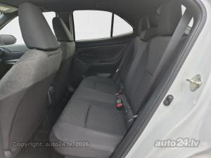 White Toyota Yaris Cross 2024 in Tallinn, with an engine capacity of 1.50 L and mileage of 28 thousand km for 21990 €, photo 20 on AUTOMOTO.COM.LV