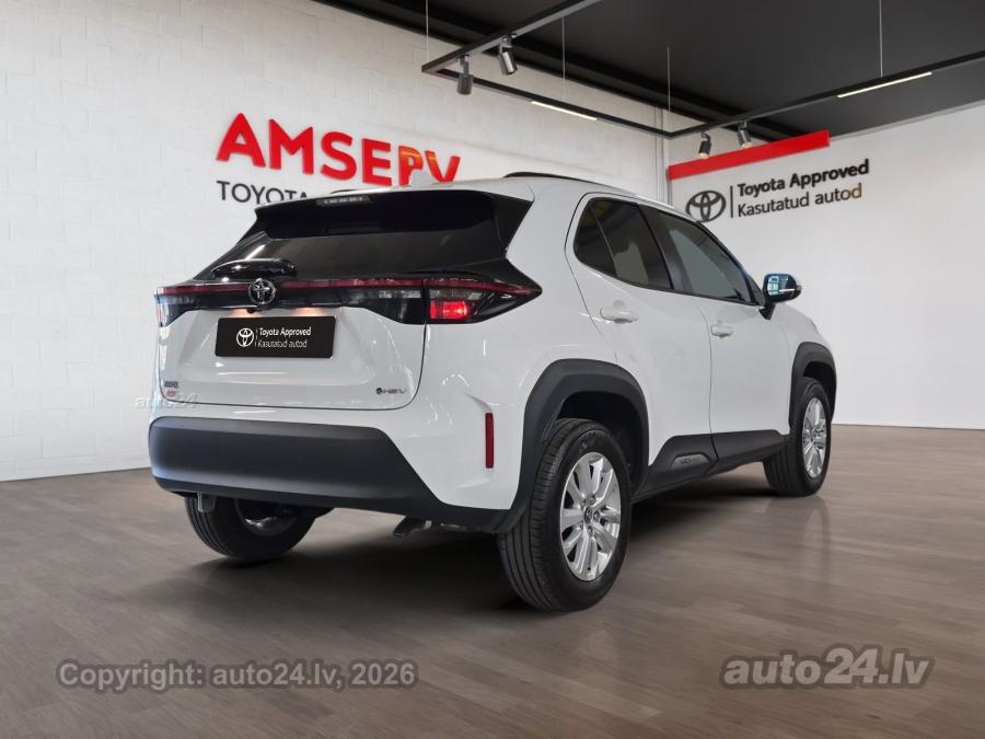 Белый Тойота Yaris Cross 2024 в Таллин, объемом двигателя 1.50 л и пробегом 149 тыс. км за 18490 €, фото 3 на AUTOMOTO.COM.LV