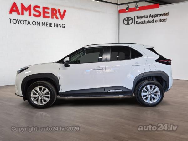 Balts Toyota Yaris Cross 2024 Tallina, ar dzinēja tilpumu 1.50 L un nobraukumu 149 tūkst. km par 18490 €, foto 4 vietnē AUTOMOTO.COM.LV