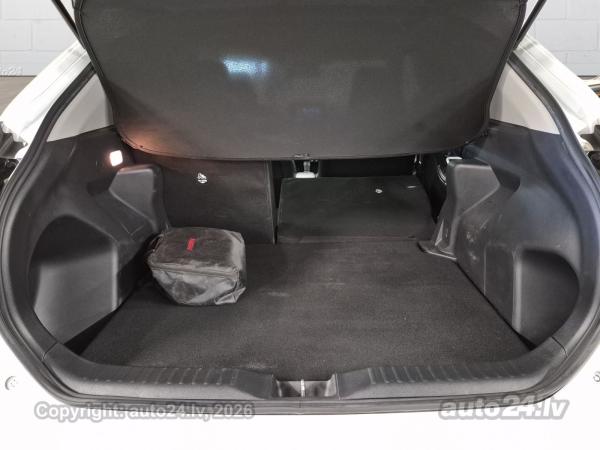 Balts Toyota Yaris Cross 2024 Tallina, ar dzinēja tilpumu 1.50 L un nobraukumu 149 tūkst. km par 18490 €, foto 11 vietnē AUTOMOTO.COM.LV