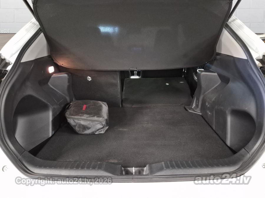 Белый Тойота Yaris Cross 2024 в Таллин, объемом двигателя 1.50 л и пробегом 149 тыс. км за 18490 €, фото 11 на AUTOMOTO.COM.LV