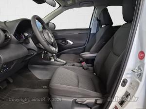 Белый Тойота Yaris Cross 2024 в Таллин, объемом двигателя 1.50 л и пробегом 149 тыс. км за 18490 €, фото 12 на AUTOMOTO.COM.LV