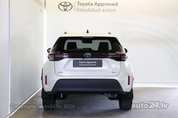 White Toyota Yaris Cross 2026 in Tallinn, with an engine capacity of 1.49 L and mileage of 4 thousand km for 28890 €, photo 5 on AUTOMOTO.COM.LV