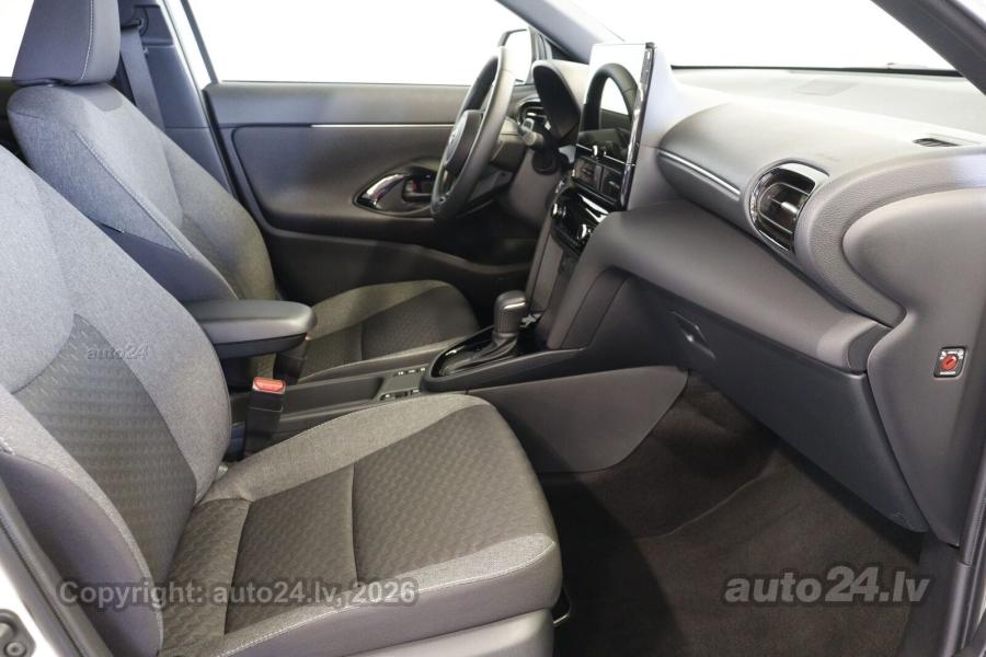 Белый Тойота Yaris Cross 2026 в Таллин, объемом двигателя 1.49 л и пробегом 4 тыс. км за 28890 €, фото 7 на AUTOMOTO.COM.LV