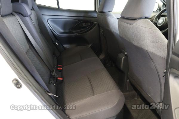 White Toyota Yaris Cross 2026 in Tallinn, with an engine capacity of 1.49 L and mileage of 4 thousand km for 28890 €, photo 8 on AUTOMOTO.COM.LV
