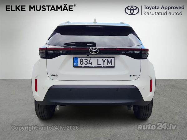 Белый Тойота Yaris Cross 2024 в Таллин, объемом двигателя 1.49 л и пробегом 102 тыс. км за 18995 €, фото 5 на AUTOMOTO.COM.LV