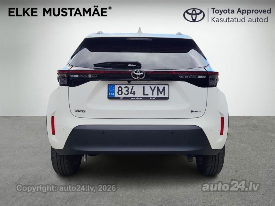 Белый Тойота Yaris Cross 2024 в Таллин, объемом двигателя 1.49 л и пробегом 102 тыс. км за 18995 €, фото 5 на AUTOMOTO.COM.LV