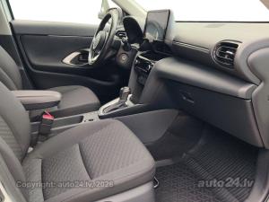 Белый Тойота Yaris Cross 2024 в Таллин, объемом двигателя 1.49 л и пробегом 102 тыс. км за 18995 €, фото 7 на AUTOMOTO.COM.LV
