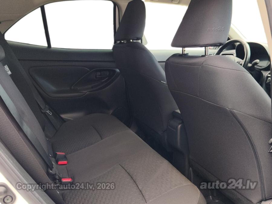 Белый Тойота Yaris Cross 2024 в Таллин, объемом двигателя 1.49 л и пробегом 102 тыс. км за 18995 €, фото 8 на AUTOMOTO.COM.LV
