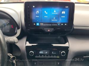 Белый Тойота Yaris Cross 2024 в Таллин, объемом двигателя 1.49 л и пробегом 102 тыс. км за 18995 €, фото 15 на AUTOMOTO.COM.LV