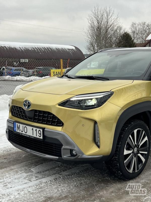 Yellow Toyota Yaris Cross 2022 in Vilnius, with an engine capacity of 1.50 L and mileage of 66 thousand km for 22000 €, photo 2 on AUTOMOTO.COM.LV