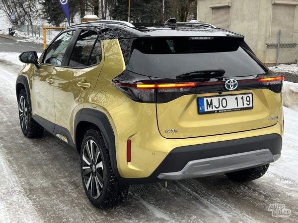 Yellow Toyota Yaris Cross 2022 in Vilnius, with an engine capacity of 1.50 L and mileage of 66 thousand km for 22000 €, photo 3 on AUTOMOTO.COM.LV