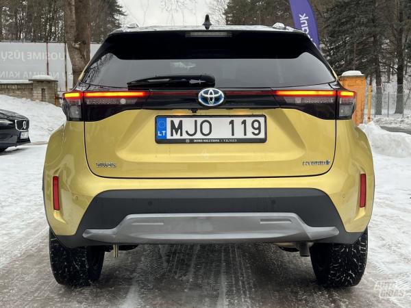 Yellow Toyota Yaris Cross 2022 in Vilnius, with an engine capacity of 1.50 L and mileage of 66 thousand km for 22000 €, photo 5 on AUTOMOTO.COM.LV