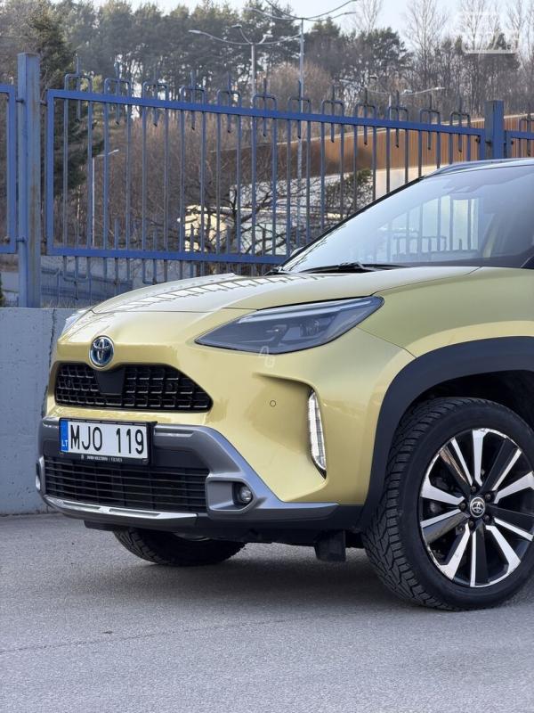 Yellow Toyota Yaris Cross 2022 in Vilnius, with an engine capacity of 1.50 L and mileage of 66 thousand km for 20000 €, photo 2 on AUTOMOTO.COM.LV