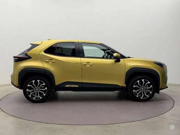Dzeltens Toyota Yaris Cross 2022 Panevēža, ar dzinēja tilpumu 1.49 L un nobraukumu 33 tūkst. km par 21990 €, foto 4 vietnē AUTOMOTO.COM.LV