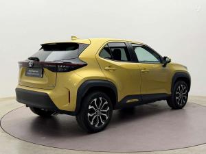 Yellow Toyota Yaris Cross 2022 in Panevezys, with an engine capacity of 1.49 L and mileage of 33 thousand km for 21990 €, photo 9 on AUTOMOTO.COM.LV