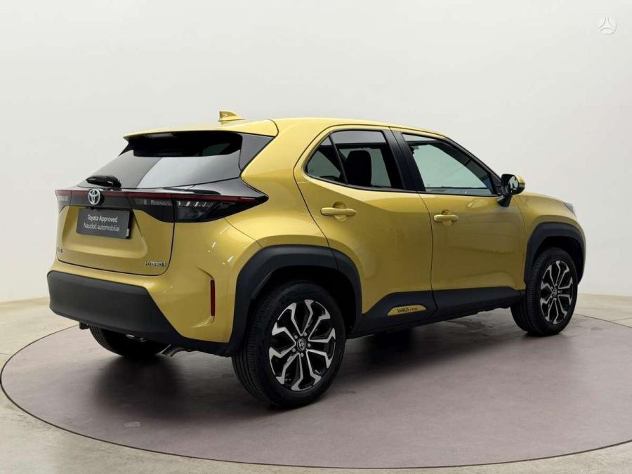 Yellow Toyota Yaris Cross 2022 in Panevezys, with an engine capacity of 1.49 L and mileage of 33 thousand km for 21990 €, photo 9 on AUTOMOTO.COM.LV