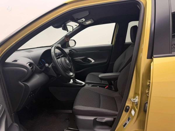 Dzeltens Toyota Yaris Cross 2022 Panevēža, ar dzinēja tilpumu 1.49 L un nobraukumu 33 tūkst. km par 21990 €, foto 9 vietnē AUTOMOTO.COM.LV