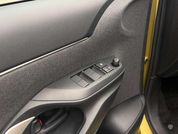 Dzeltens Toyota Yaris Cross 2022 Panevēža, ar dzinēja tilpumu 1.49 L un nobraukumu 33 tūkst. km par 21990 €, foto 10 vietnē AUTOMOTO.COM.LV