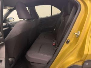 Yellow Toyota Yaris Cross 2022 in Panevezys, with an engine capacity of 1.49 L and mileage of 33 thousand km for 21990 €, photo 13 on AUTOMOTO.COM.LV