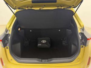 Yellow Toyota Yaris Cross 2022 in Panevezys, with an engine capacity of 1.49 L and mileage of 33 thousand km for 21990 €, photo 14 on AUTOMOTO.COM.LV