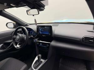 Yellow Toyota Yaris Cross 2022 in Panevezys, with an engine capacity of 1.49 L and mileage of 33 thousand km for 21990 €, photo 18 on AUTOMOTO.COM.LV