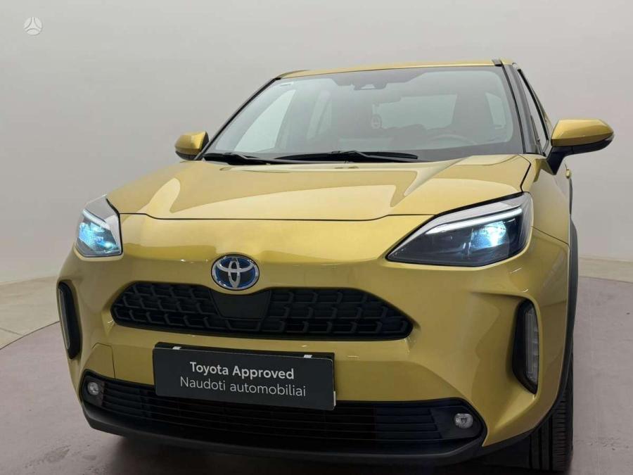 Yellow Toyota Yaris Cross 2022 in Panevezys, with an engine capacity of 1.49 L and mileage of 33 thousand km for 21990 €, photo 36 on AUTOMOTO.COM.LV
