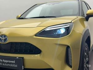 Yellow Toyota Yaris Cross 2022 in Panevezys, with an engine capacity of 1.49 L and mileage of 33 thousand km for 21990 €, photo 37 on AUTOMOTO.COM.LV