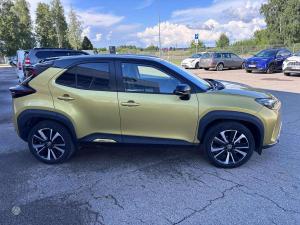 Yellow Toyota Yaris Cross 2022 in Panevezys, with an engine capacity of 1.49 L and mileage of 111 thousand km for 22999 €, photo 5 on AUTOMOTO.COM.LV
