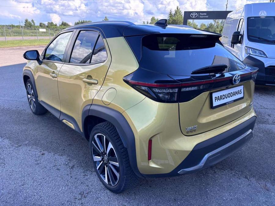 Yellow Toyota Yaris Cross 2022 in Panevezys, with an engine capacity of 1.49 L and mileage of 111 thousand km for 22999 €, photo 6 on AUTOMOTO.COM.LV