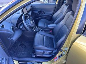 Yellow Toyota Yaris Cross 2022 in Panevezys, with an engine capacity of 1.49 L and mileage of 111 thousand km for 22999 €, photo 15 on AUTOMOTO.COM.LV