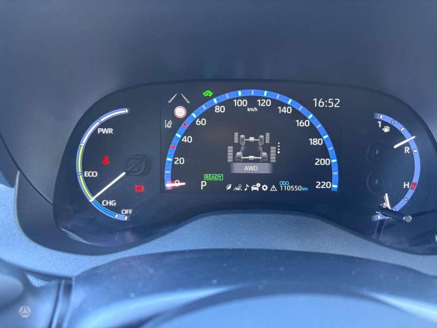 Yellow Toyota Yaris Cross 2022 in Panevezys, with an engine capacity of 1.49 L and mileage of 111 thousand km for 22999 €, photo 24 on AUTOMOTO.COM.LV