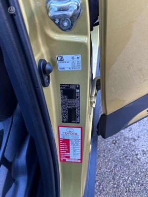 Yellow Toyota Yaris Cross 2022 in Panevezys, with an engine capacity of 1.49 L and mileage of 111 thousand km for 22999 €, photo 25 on AUTOMOTO.COM.LV