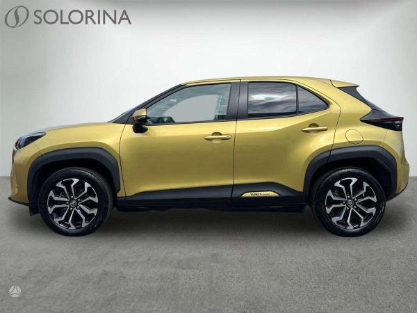 Yellow Toyota Yaris Cross 2022 in Klaipeda, with an engine capacity of 1.49 L and mileage of 30 thousand km for 22900 €, photo 3 on AUTOMOTO.COM.LV