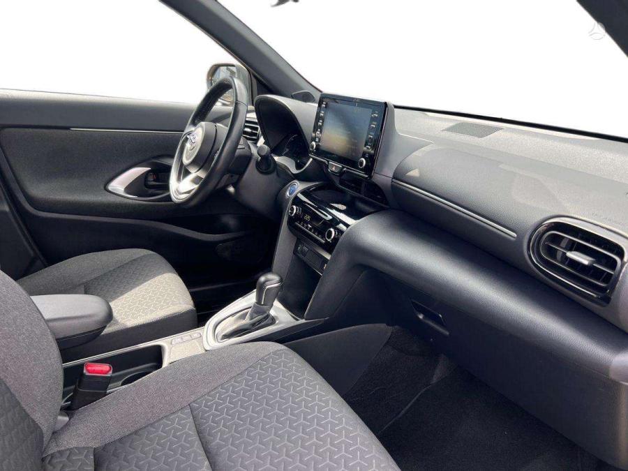 Dzeltens Toyota Yaris Cross 2022 Klaipėda, ar dzinēja tilpumu 1.49 L un nobraukumu 30 tūkst. km par 22900 €, foto 7 vietnē AUTOMOTO.COM.LV