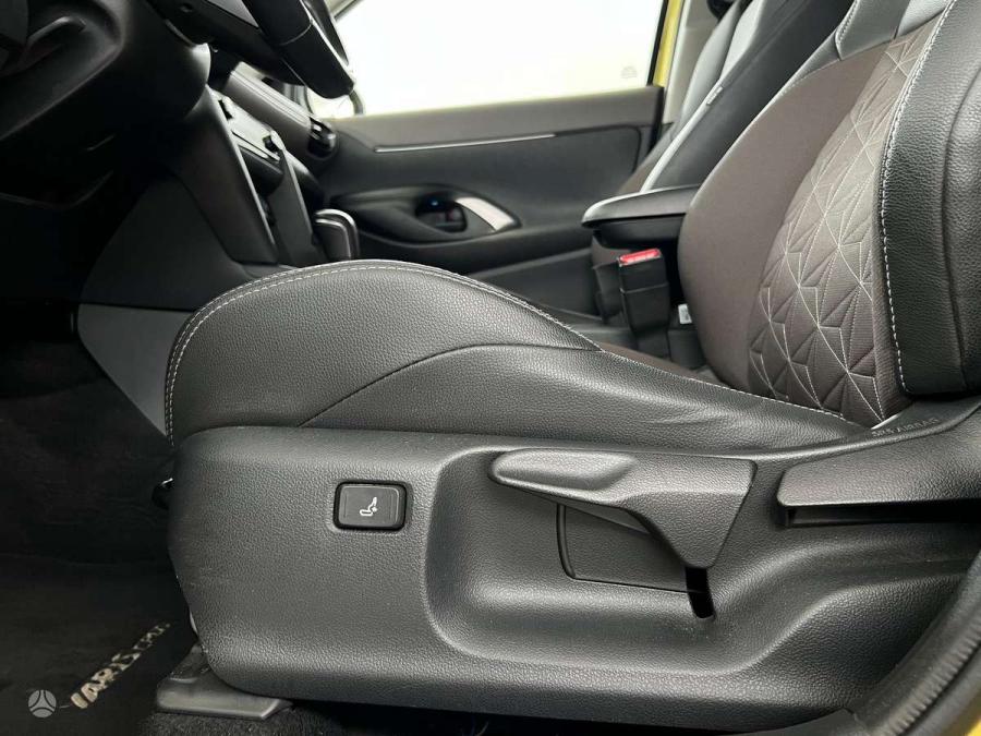 Желтый Тойота Yaris Cross 2022 в Вильнюс, объемом двигателя 1.49 л и пробегом 50 тыс. км за 24900 €, фото 26 на AUTOMOTO.COM.LV