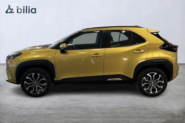 Yellow Toyota Yaris Cross 2023 in Kaunas, with an engine capacity of 0.00 L and mileage of 61 thousand km for 29307 €, photo 3 on AUTOMOTO.COM.LV