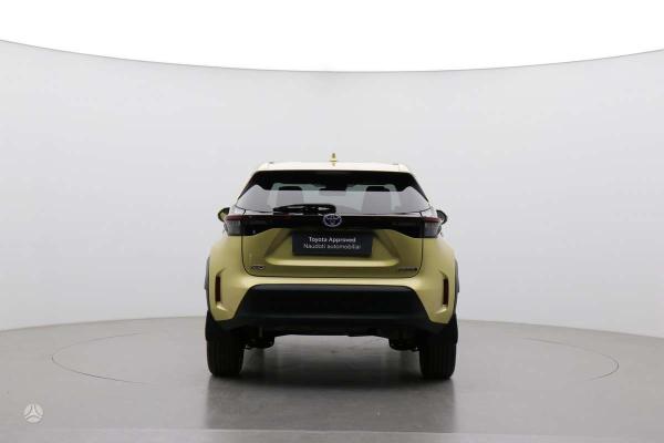 Yellow Toyota Yaris Cross 2023 in Vilnius, with an engine capacity of 1.49 L and mileage of 60 thousand km for 24900 €, photo 5 on AUTOMOTO.COM.LV
