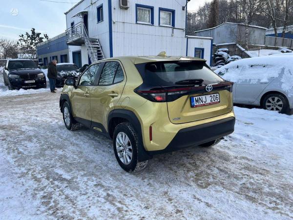 Желтый Тойота Yaris Cross 2023 в Каунас, объемом двигателя 1.49 л и пробегом 32 тыс. км за 10900 €, фото 4 на AUTOMOTO.COM.LV