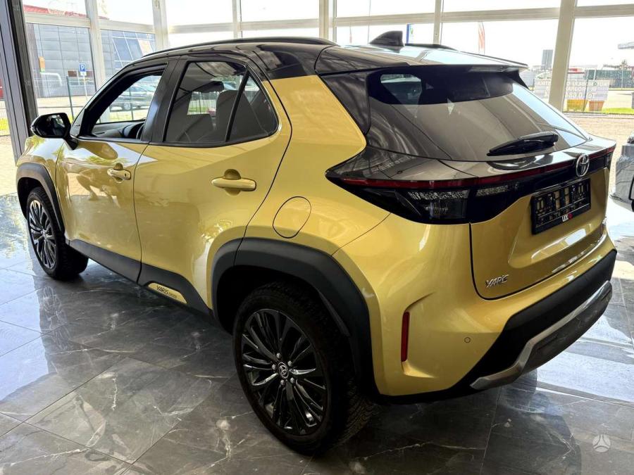 Желтый Тойота Yaris Cross 2023 в Паневежис, объемом двигателя 1.50 л и пробегом 86 тыс. км за 21900 €, фото 4 на AUTOMOTO.COM.LV