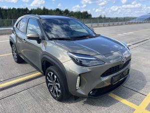 Желтый Тойота Yaris Cross 2023 в Вильнюс, объемом двигателя 1.49 л и пробегом 81 тыс. км за 18999 €, фото  на AUTOMOTO.COM.LV