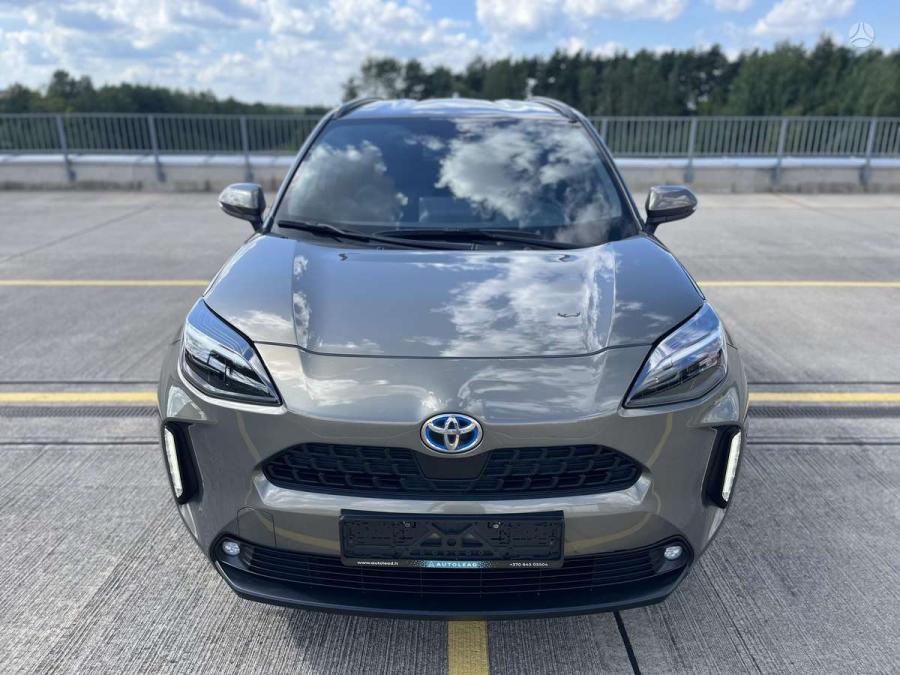 Желтый Тойота Yaris Cross 2023 в Вильнюс, объемом двигателя 1.49 л и пробегом 81 тыс. км за 18999 €, фото 3 на AUTOMOTO.COM.LV