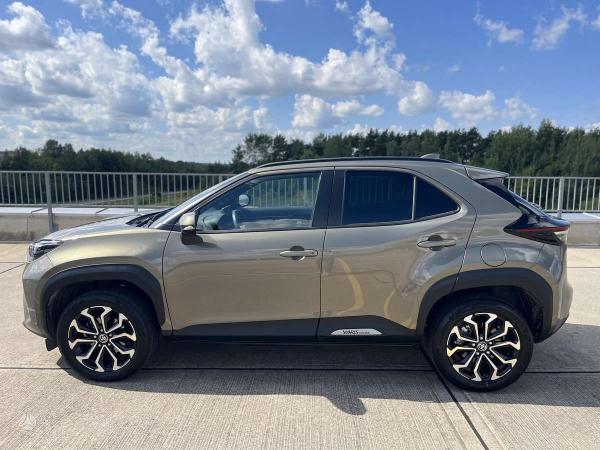 Dzeltens Toyota Yaris Cross 2023 Viļņa, ar dzinēja tilpumu 1.49 L un nobraukumu 81 tūkst. km par 18999 €, foto 4 vietnē AUTOMOTO.COM.LV