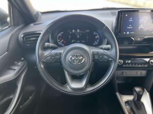 Желтый Тойота Yaris Cross 2023 в Вильнюс, объемом двигателя 1.49 л и пробегом 81 тыс. км за 18999 €, фото 16 на AUTOMOTO.COM.LV