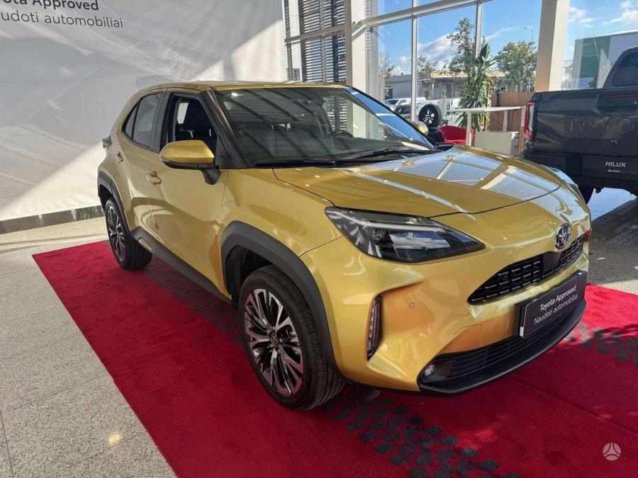Желтый Тойота Yaris Cross 2024 в Шяуляй, объемом двигателя 1.49 л и пробегом 16 тыс. км за 24900 €, фото 3 на AUTOMOTO.COM.LV