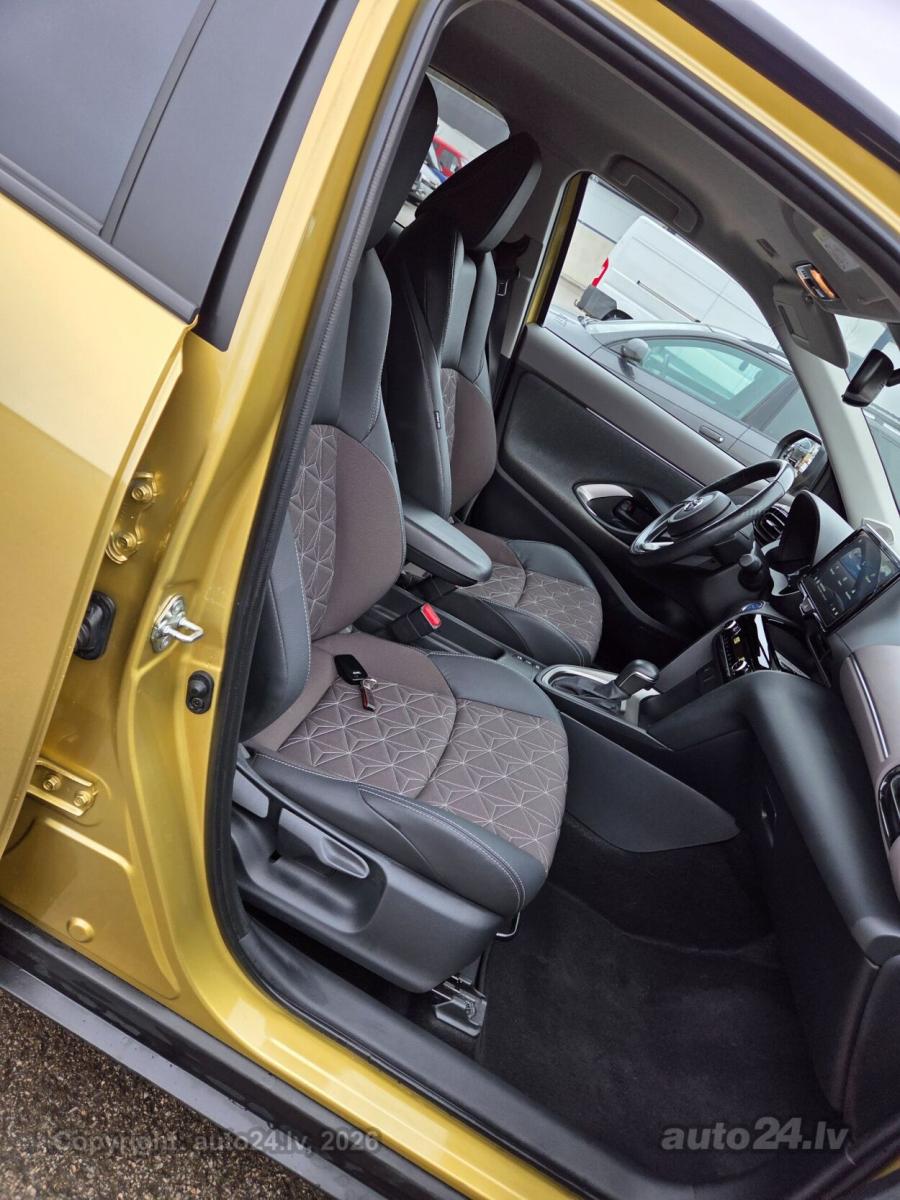 Yellow Toyota Yaris Cross 2022 in Keila, with an engine capacity of 1.50 L and mileage of 72 thousand km for 20000 €, photo 9 on AUTOMOTO.COM.LV